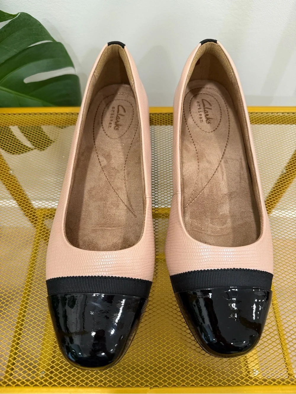 Clarks | Shoes | Clarks Womens Blush Pink Flats With Black Patent Cap ...